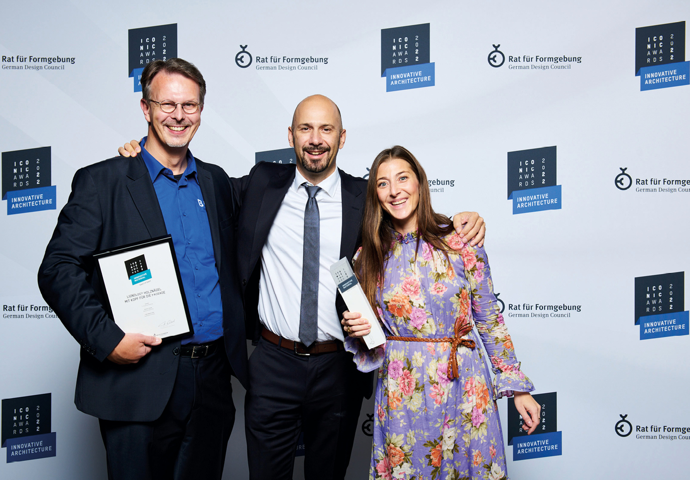 Circular Globe Label für BECK und Awards für LIGNOLOC Holznagel mit ...