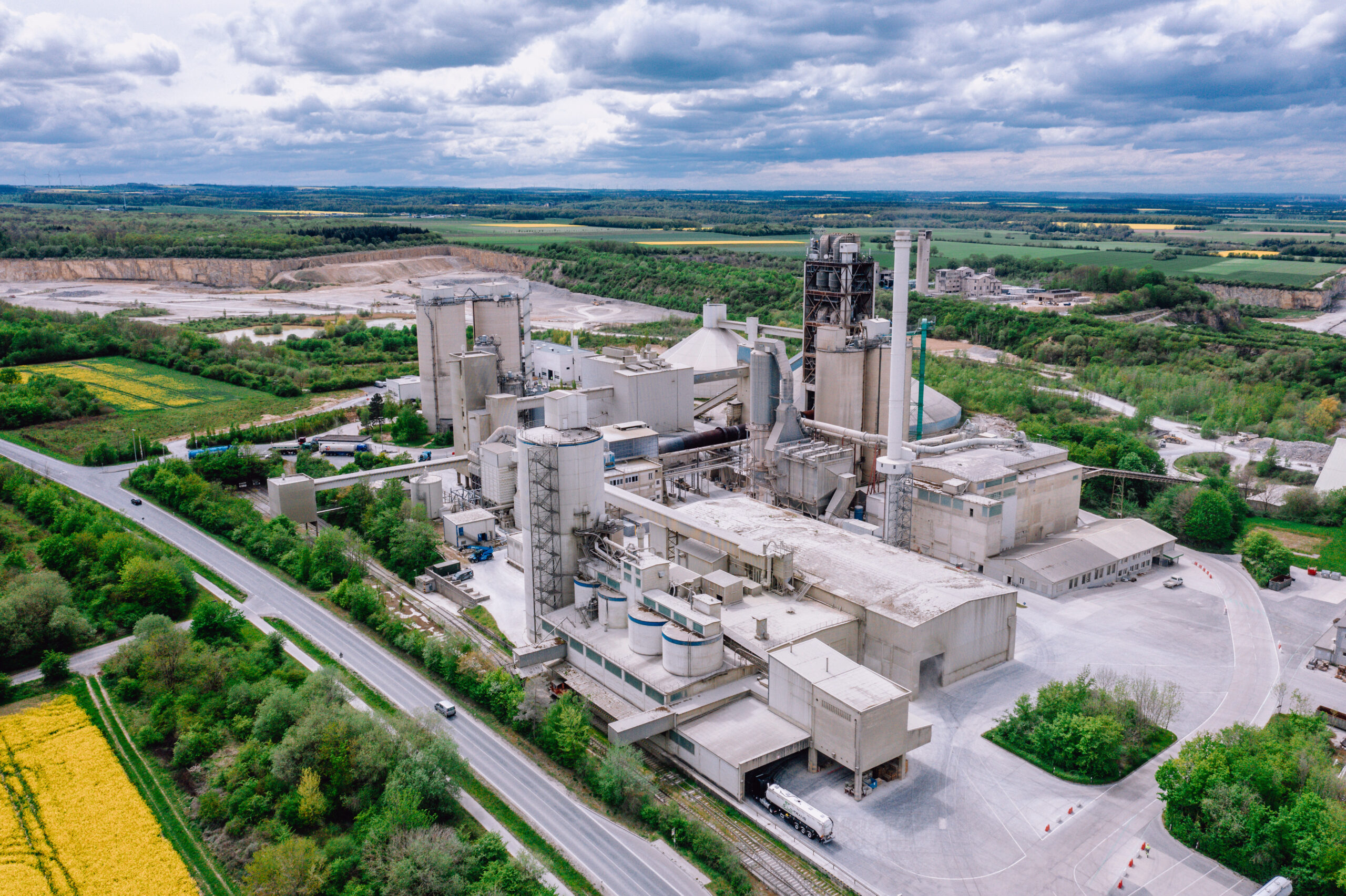 Erstes vollständig dekarbonisiertes Zementwerk in Deutschland - nbau ...